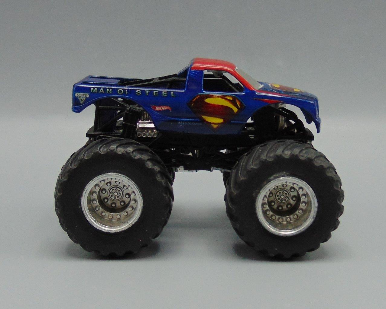 Hot Wheels Monster Jam Truck Superman 4x4 Big Wheel 1:64 Man of Steel